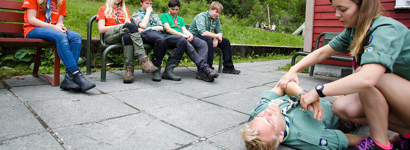 Øv på stabilt sideleie - KFUK-KFUM-speiderne